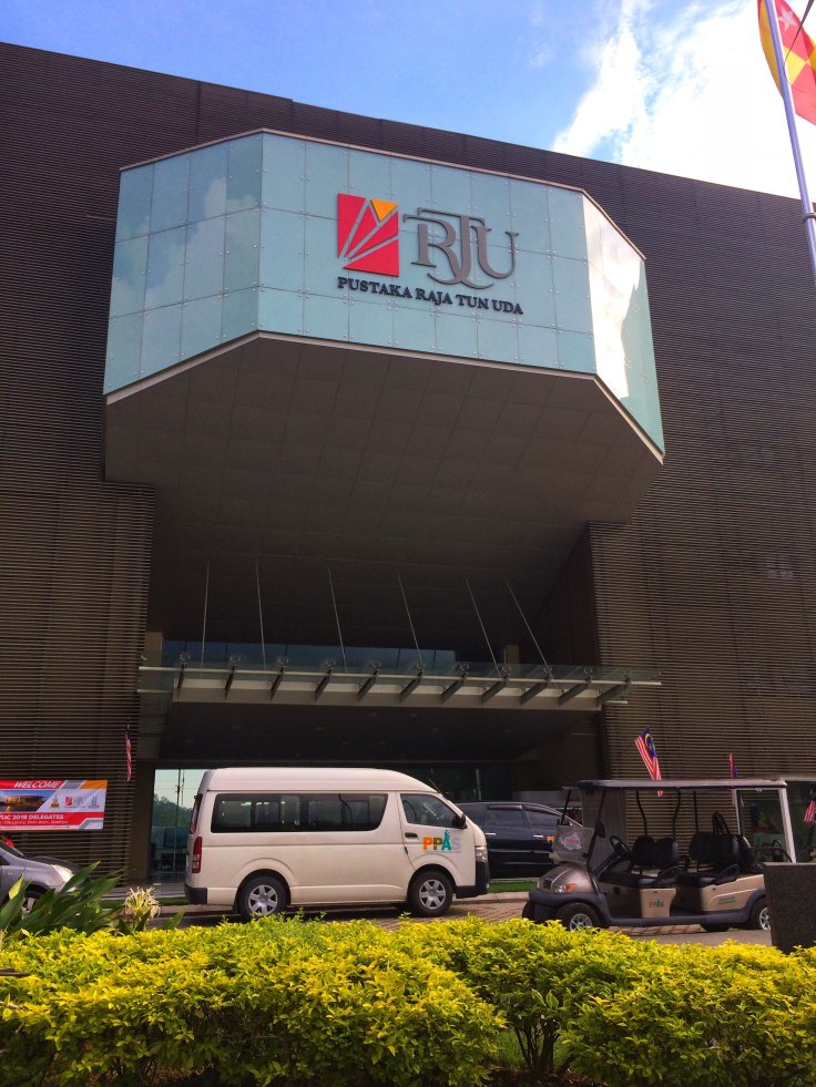 Library Tour: Raja Tun Uda Library in Shah Alam – Sakeena Sirajudeen